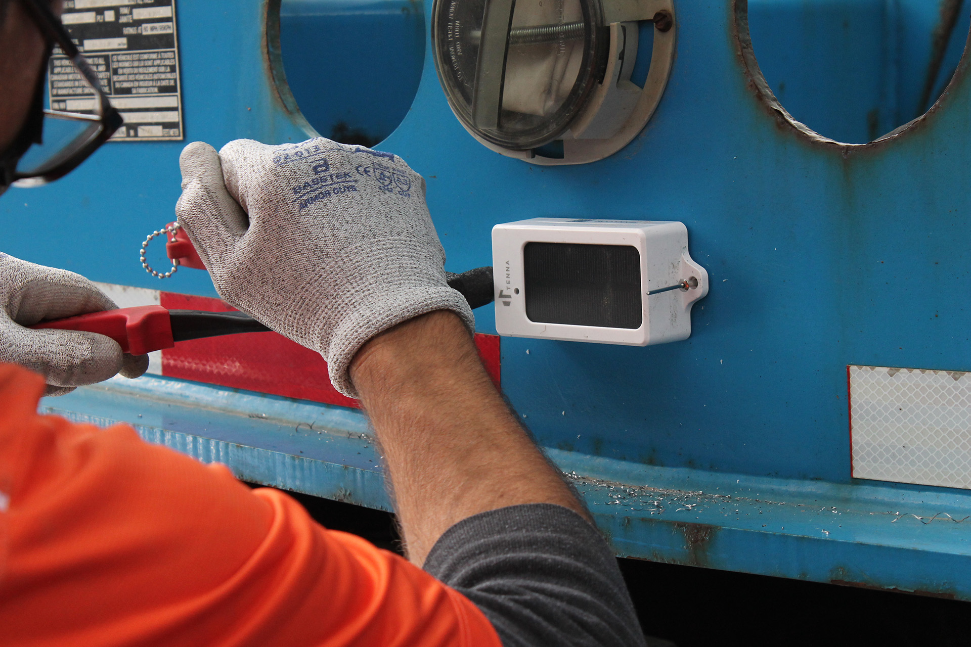 Why Proper GPS Tracker Installation Is Critical | Blog | Tenna