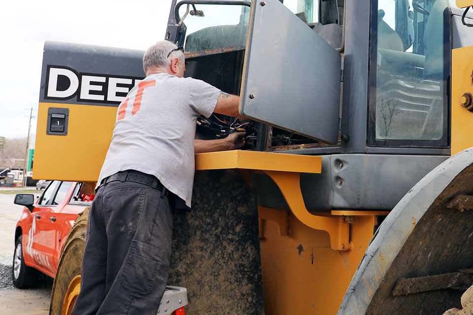 Why Proper GPS Tracker Installation Is Critical | Blog | Tenna